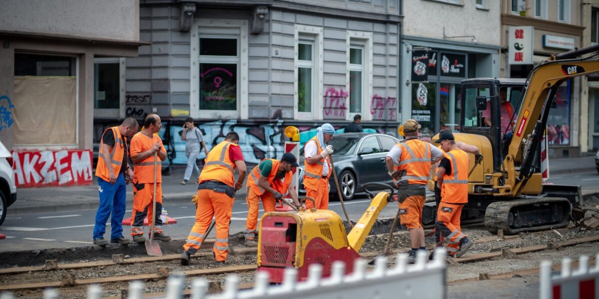 Roadway Buffer Zone & Clear Zone Guide – Traffic Safety Resource Center